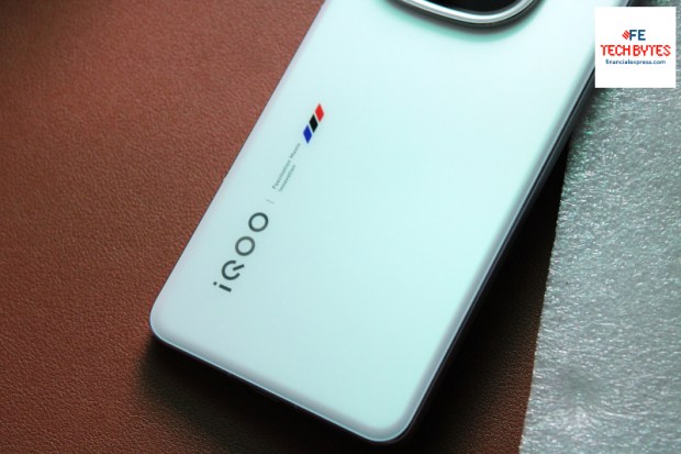 iQOO 13 unboxing & first look: Top specs, features, India price, and ...