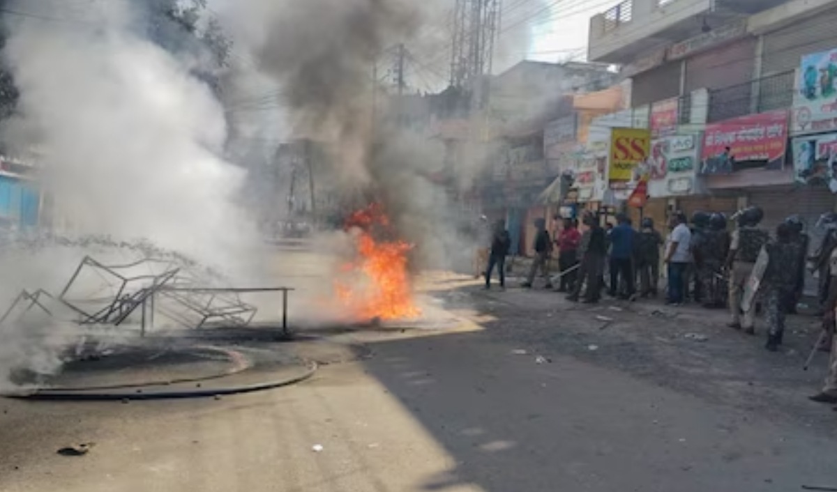 Minor argument sparks violent clashes in Maharashtra's Jalgaon district ...