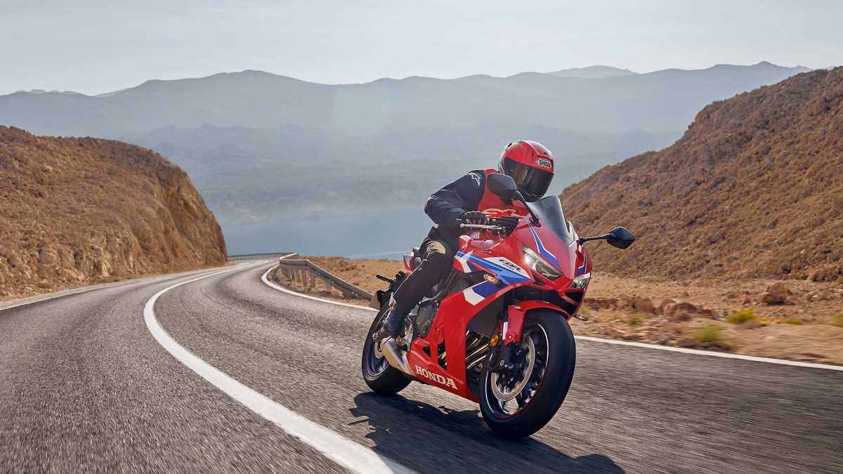 Honda CBR 650R with new E-Clutch teased ahead of launch - Bike News ...
