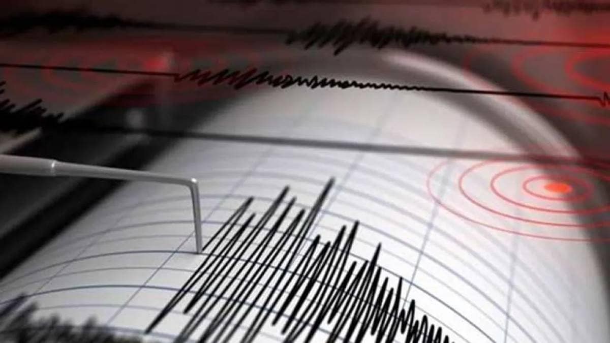 Earthquake of magnitude 6 jolts Japan days after 'megaquake' warning ...