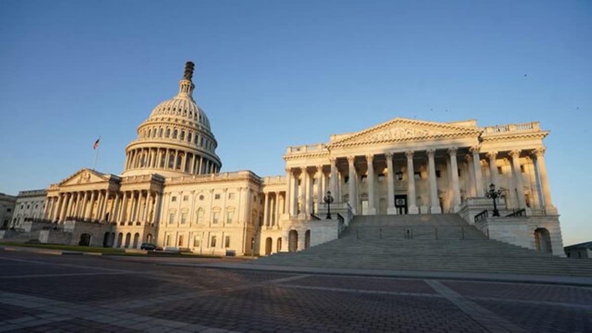 PELOSI Act to ban Congress lawmakers from trading or holding individual ...