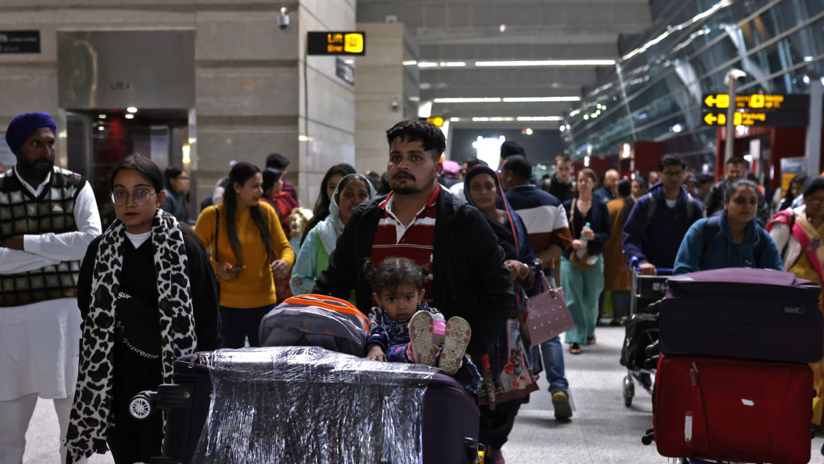 Delhi Airport Runway closure in June: Civil Aviation Ministry in talks ...