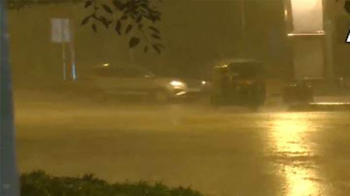 Heavy rain lashes Delhi, triggers waterlogging and traffic chaos across ...