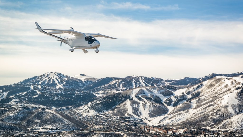 First electric plane flies 130 km carrying 4 passengers for Rs 700: A new era in aviation ...