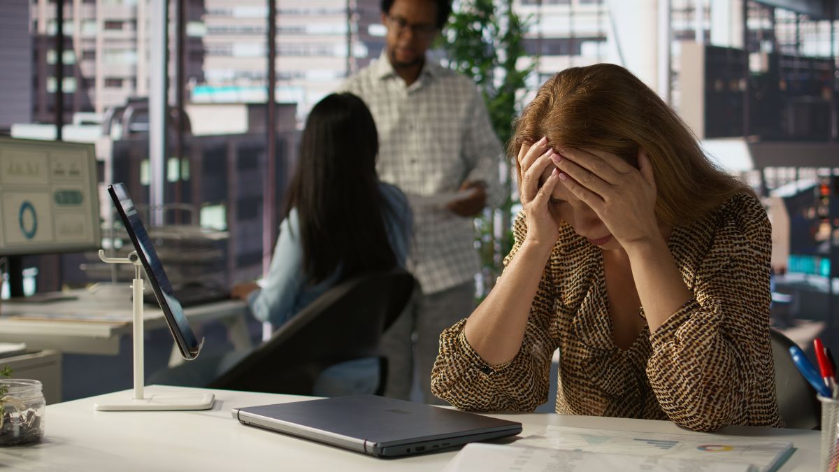 Overwhelmed at work? Doctor shares 7 mindful hacks to beat anxiety ...