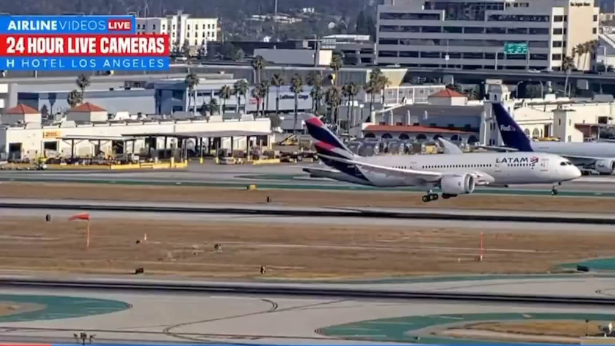 Boeing 787-8 Dreamliner circles over Pacific, returns to LA with RAT ...