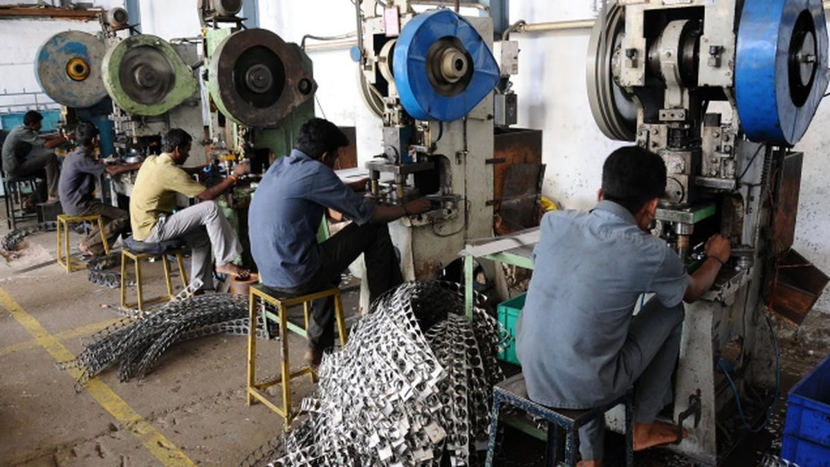Maharashtra govt clears draft rules to bring night shift for women ...