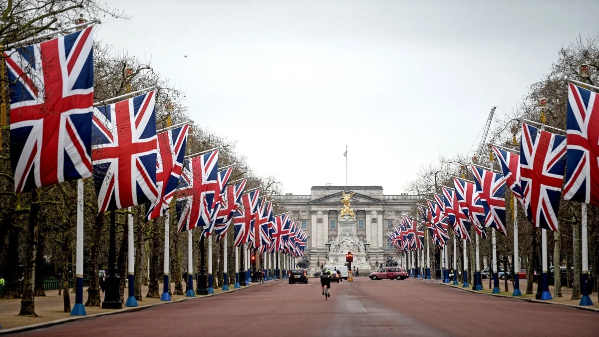 UK announces major 2025 immigration reforms for overseas students and ...