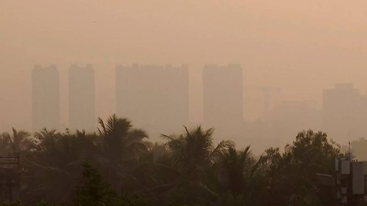 Mumbai AQI turns 'severe' as smog thickens, Mazgaon and Chakal worst ...
