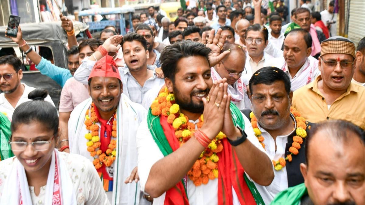 Who is Shashant Shekhar? IIT-IIM grad who left Rs 1 cr job for politics ...