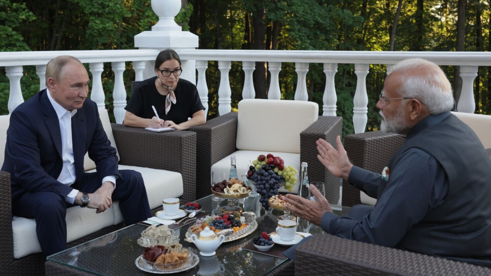 'Haak ke Saag to Galauti Kebabs': Here's what Putin was served during ...