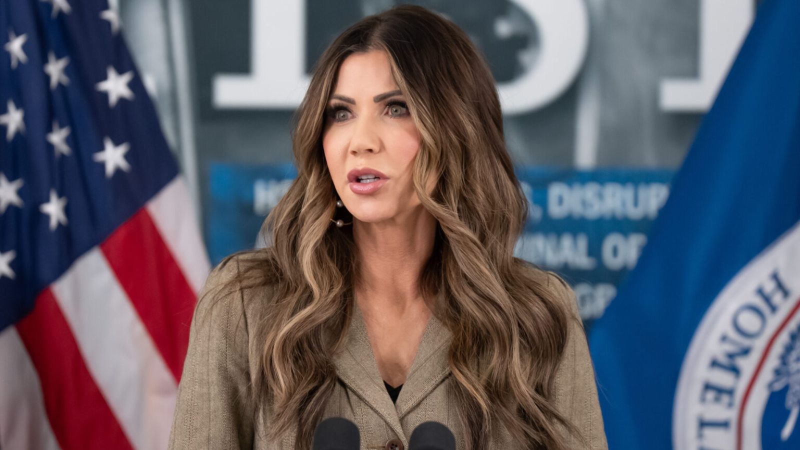 'US citizens don't have immigration docs': Senator slams Kristi Noem's ...