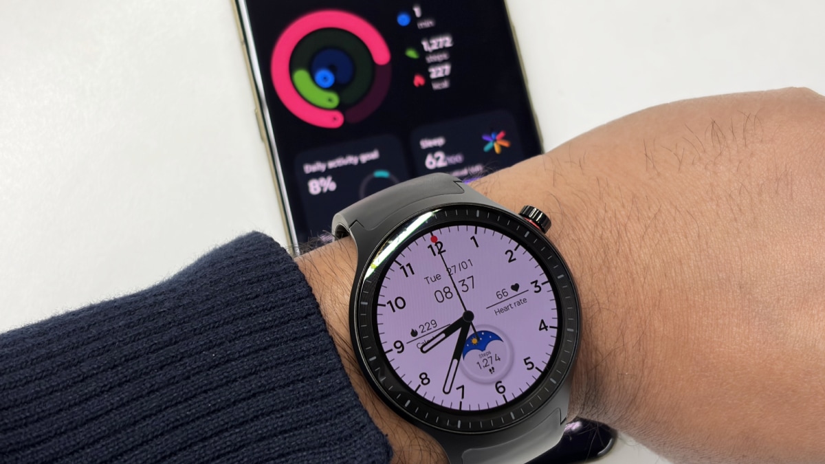 Moto Watch review: A stylish fitness watch scoring high on value ...