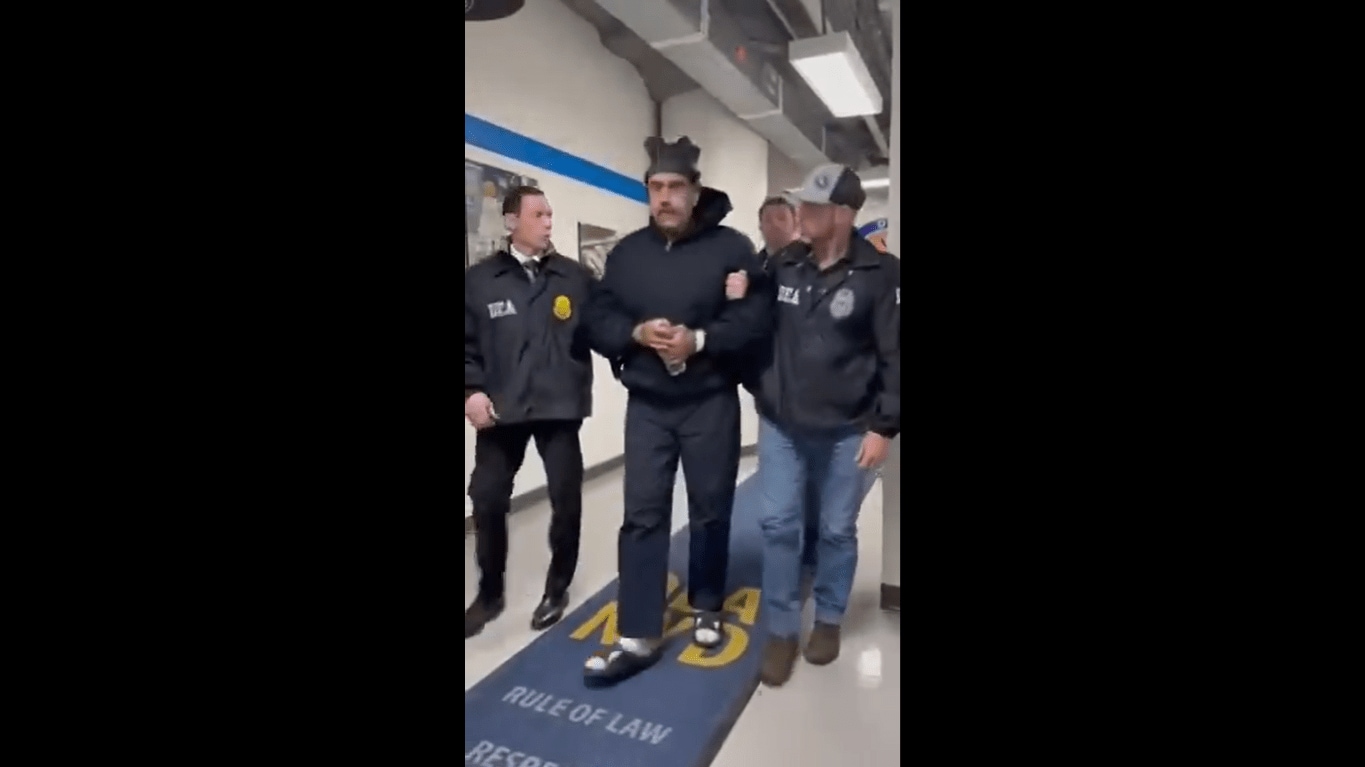White House account posts video of 'perp walk' as Maduro reaches New ...
