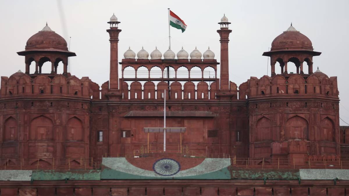Terror alert in Delhi: Security heightened near Red Fort after intel on ...