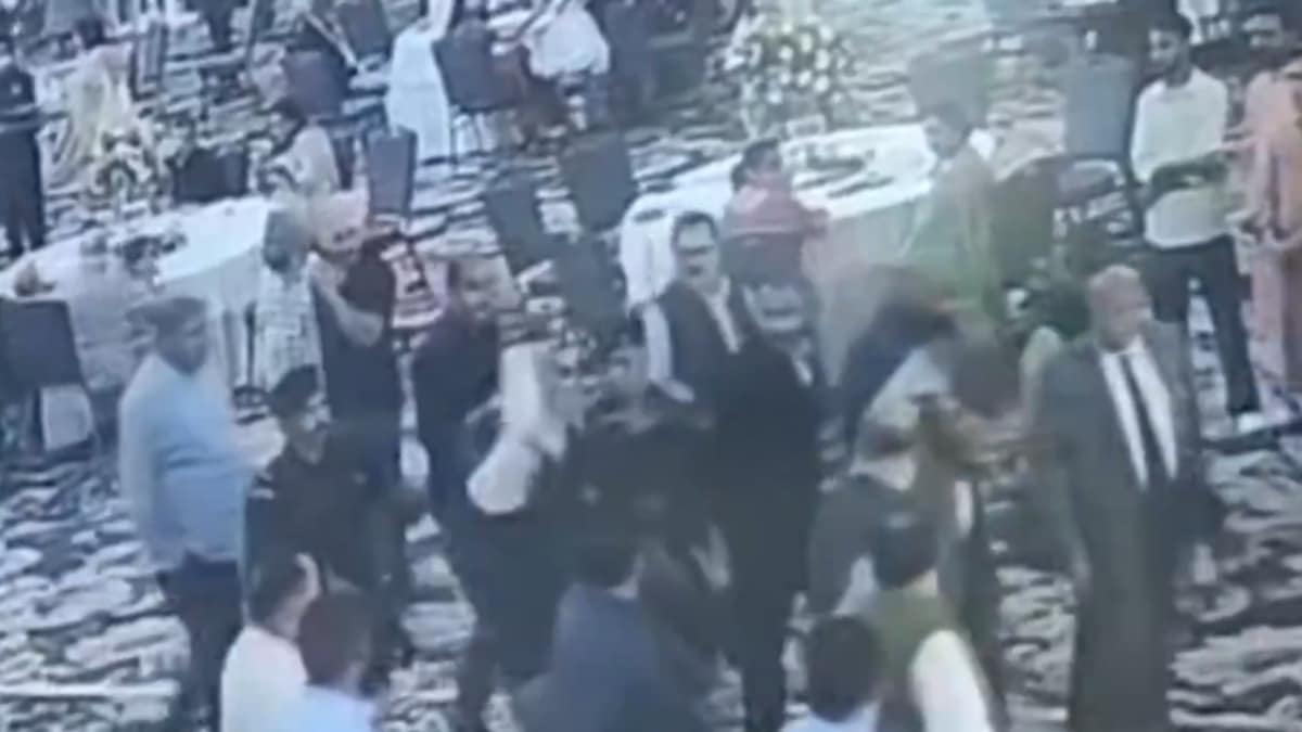 Close shave for Farooq Abdullah: Man with loaded pistol aims at ex J&K ...