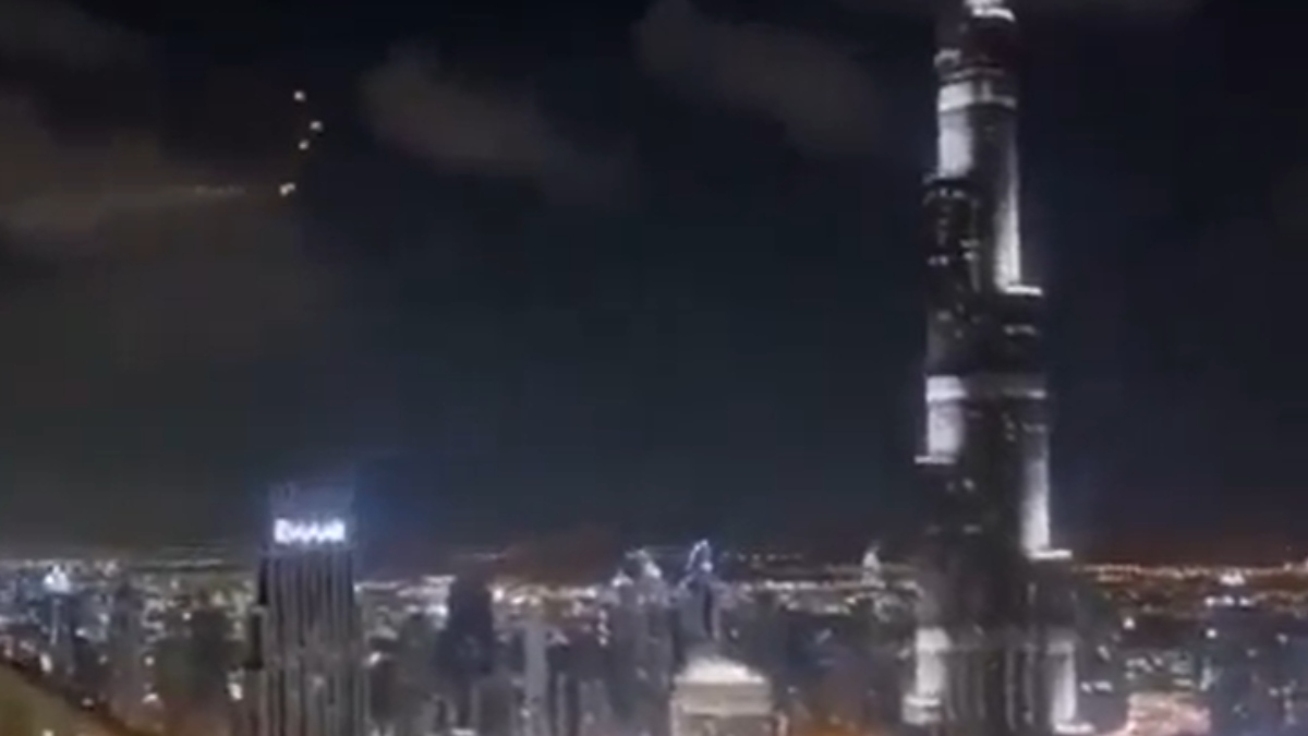 Fact Check: Was the Burj Khalifa targeted in Iranian missile strikes on ...