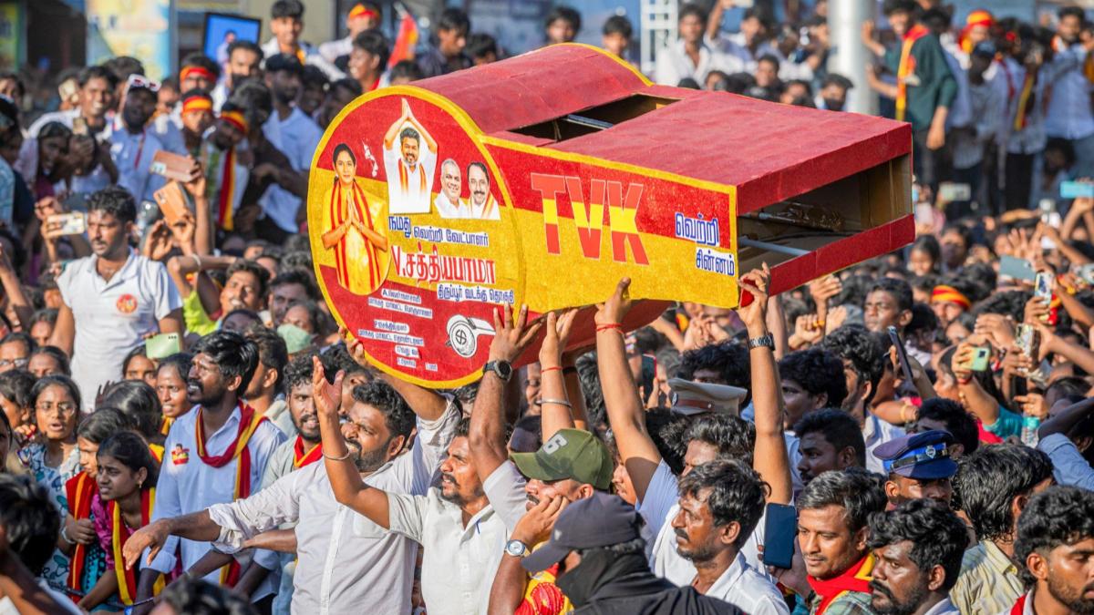 Rs 2,500 monthly assistance, 8 gm gold for women: Vijay’s big promises ...