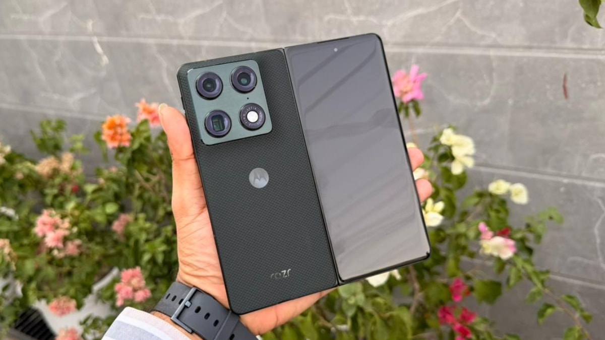 Motorola Razr Fold review: A proper flagship phone that just happens to ...