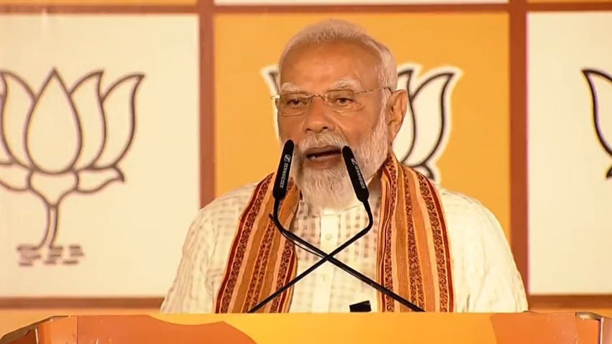 PM Modi bows down completely to people during Suvendu’s oath taking ...