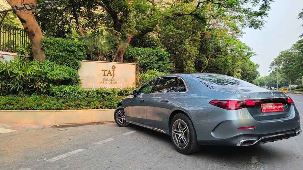 Power Plates: Mercedes-Benz E-Class review: Driving to Loya restaurant ...