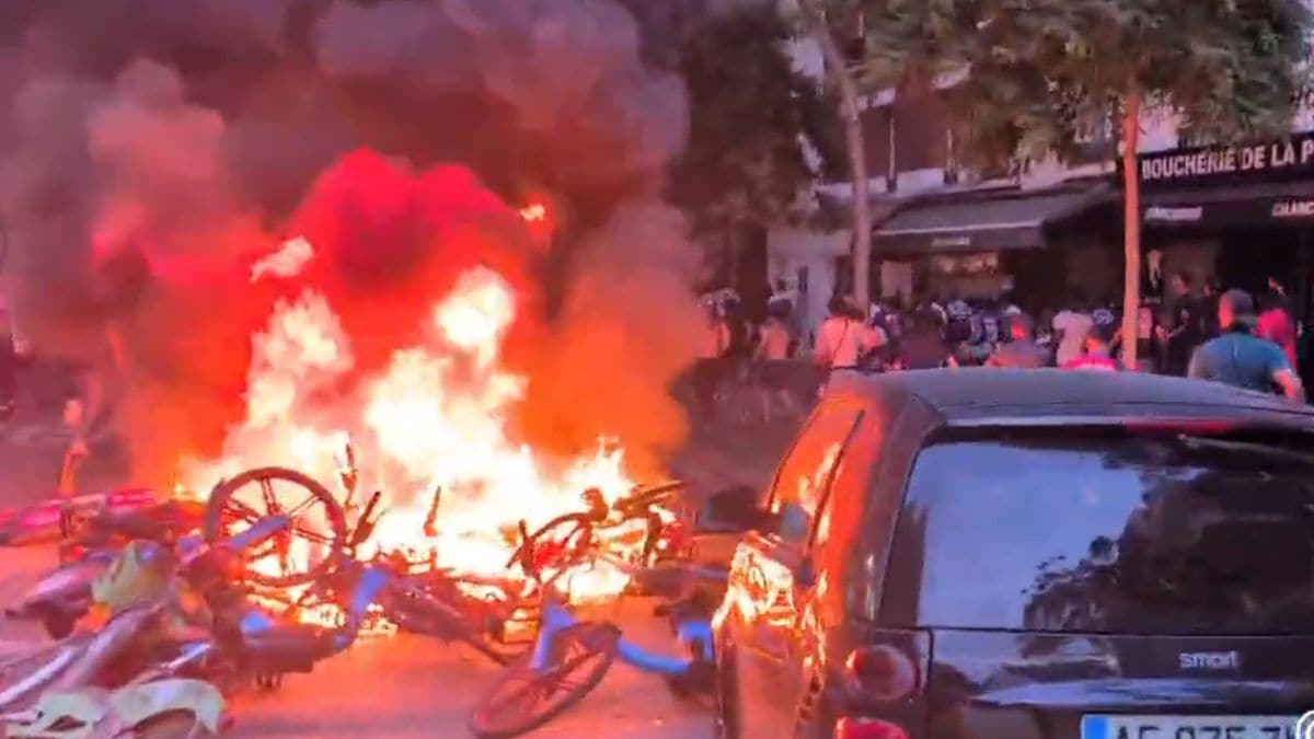 Paris violence: Hundreds arrested as PSG vs Arsenal frenzy devolves ...