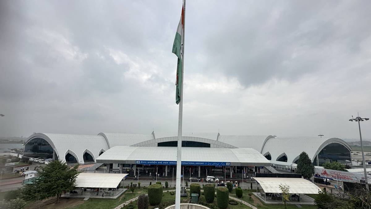 Srinagar Airport plans runway closures for maintenance, sparks tourism ...